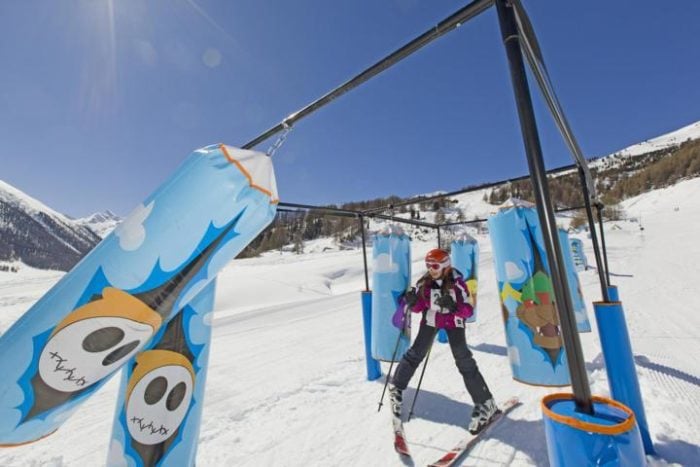 Obstacle courses on skis for children - Skipass Livigno